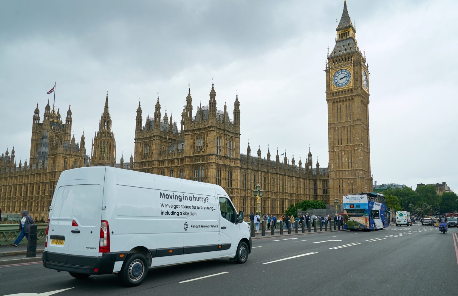 Removal van spotted heading to Downing Street